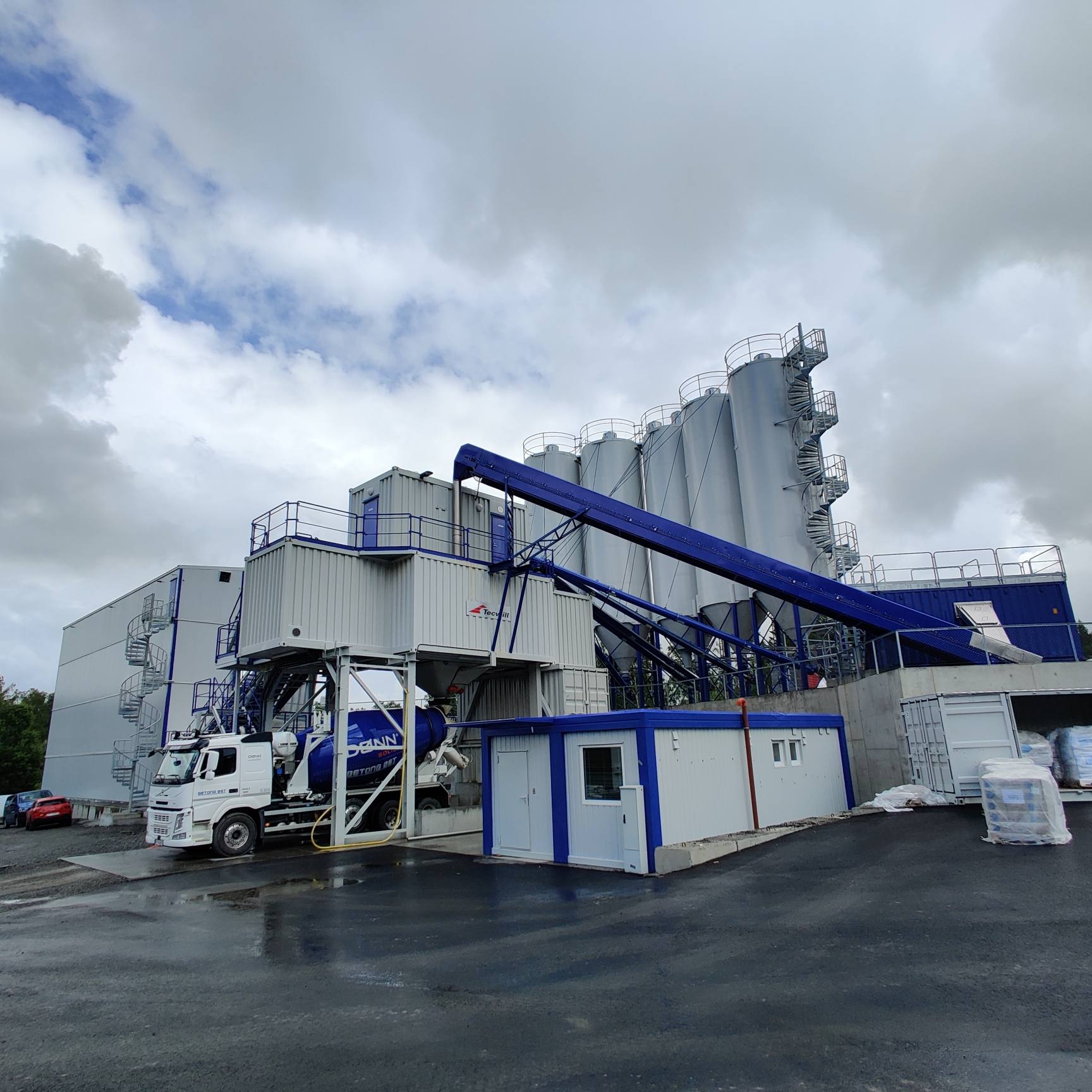 Modulare Betonmischanlage Arcamix mit VERTEC-Befüllsystem