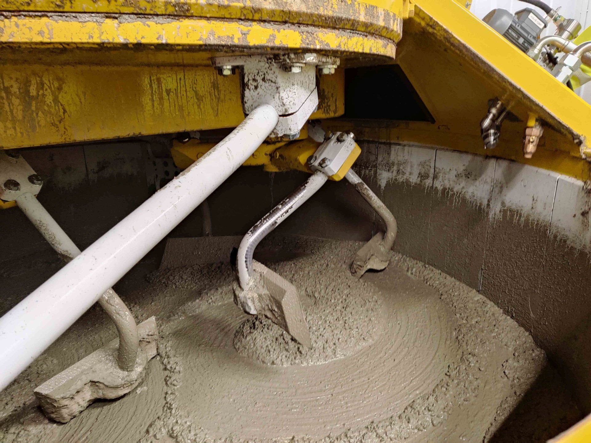 Fiber dispenser for shotcrete