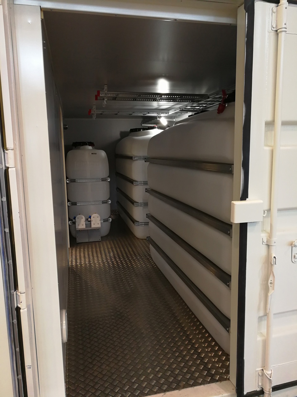 EFFECTIVE STORAGE AND HANDLING OF CONCRETE ADMIXTURES