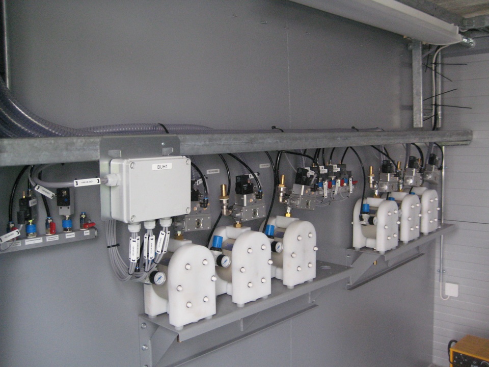 EFFECTIVE STORAGE AND HANDLING OF CONCRETE ADMIXTURES