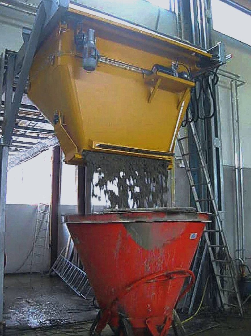 CONCRETE TRANSPORTATION IN A PRECAST ELEMENT PLANT